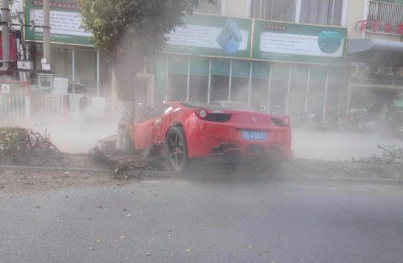 Ferrari 458 Italia crash in China | Vehiclejar Blog